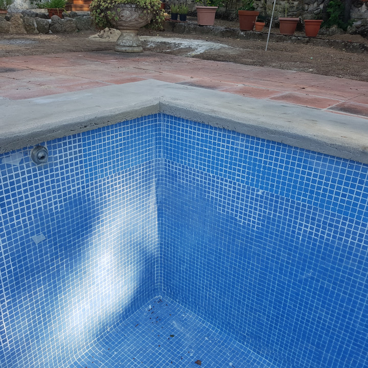 3D Printable Swimming Pool Tile Repair Stencil by Antonio