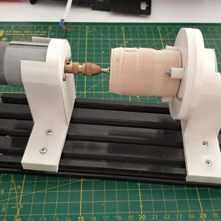 3D Printable DIY Mini Wood Lathe by Onur ATAK