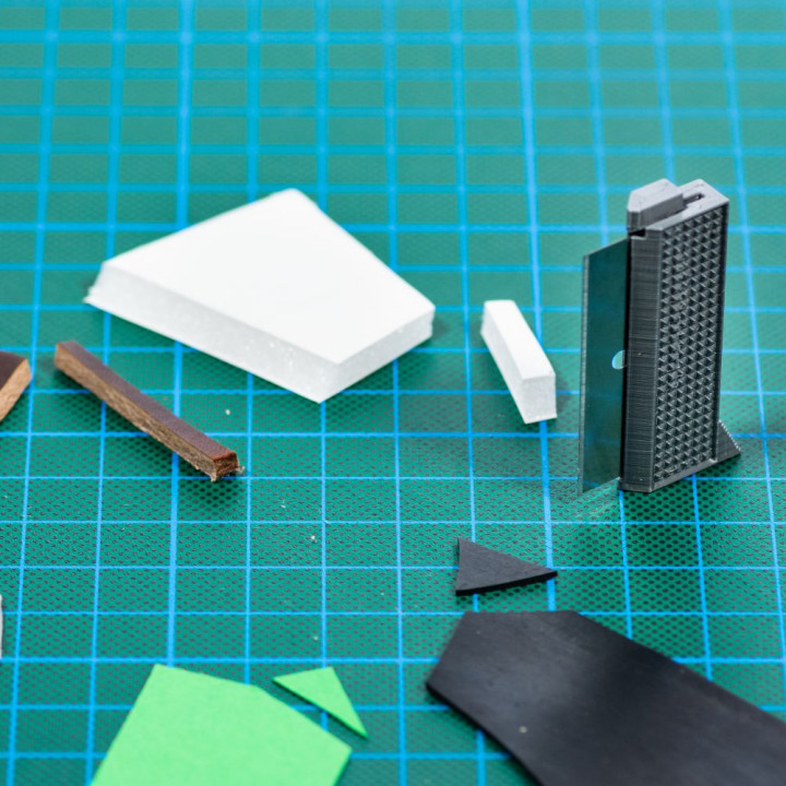 3D Printable Single Edge Safety Razor Blade Holder by Kristian Reinhart