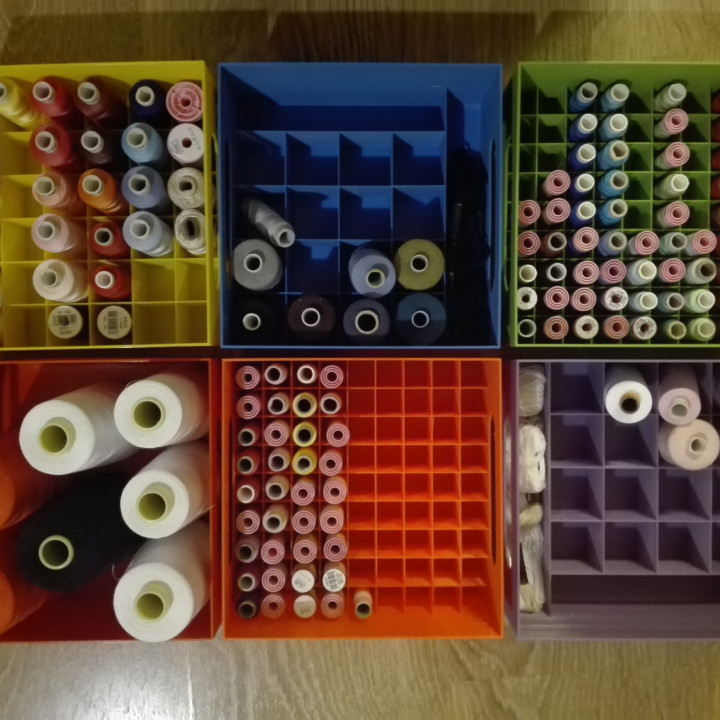 3D Printable Thread boxes by Laci Legath
