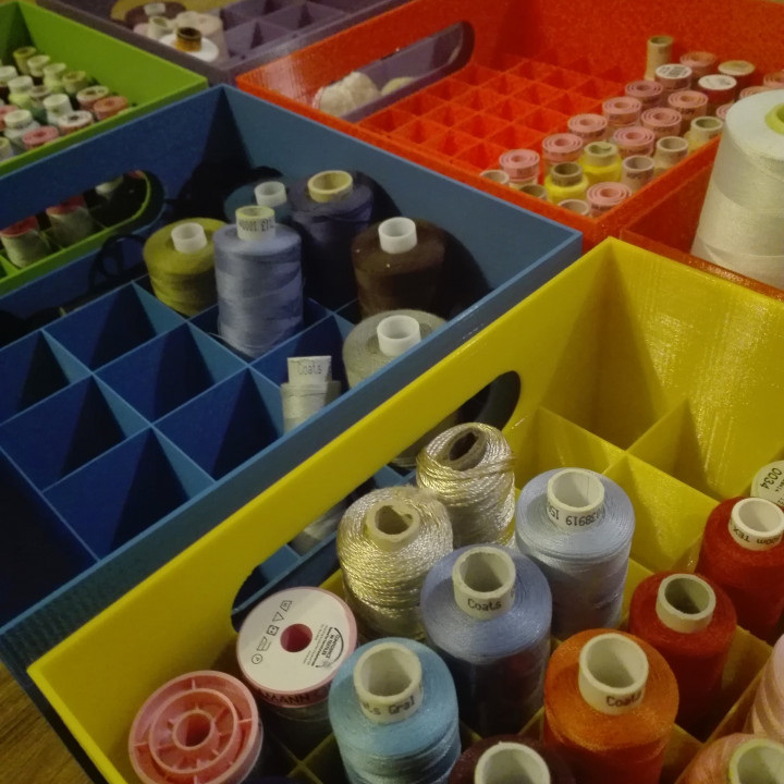 3D Printable Thread boxes by Laci Legath