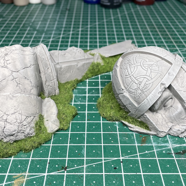 3D Print of Fallen Norse Statue Ruins Head (pre-supported) by LuprintsStuff