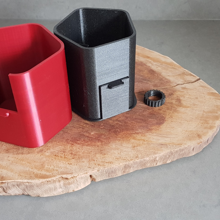 3D Printable Penta Screw Box by Layered Design