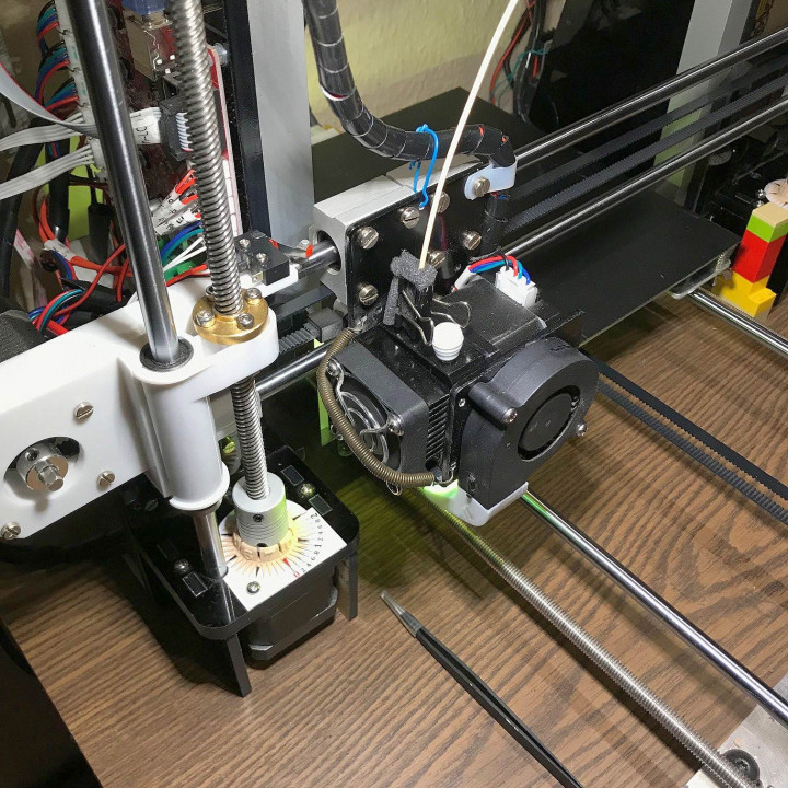 3D Printable z axis level indicator gauge by Tamás