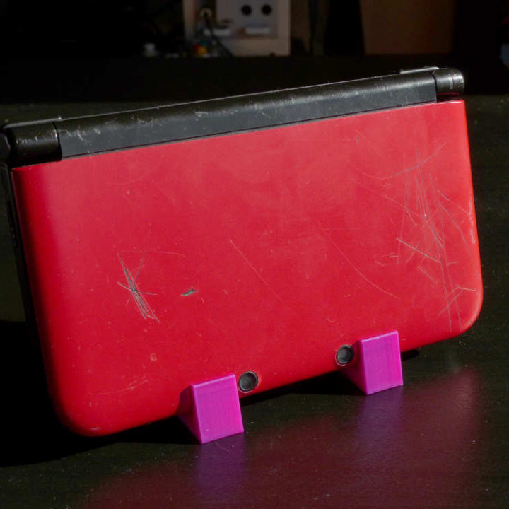 3D Printable Nintendo 3DS XL Display Stand by Andre