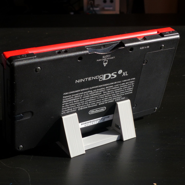 3D Printable Nintendo DSi XL Display Stand by Andre