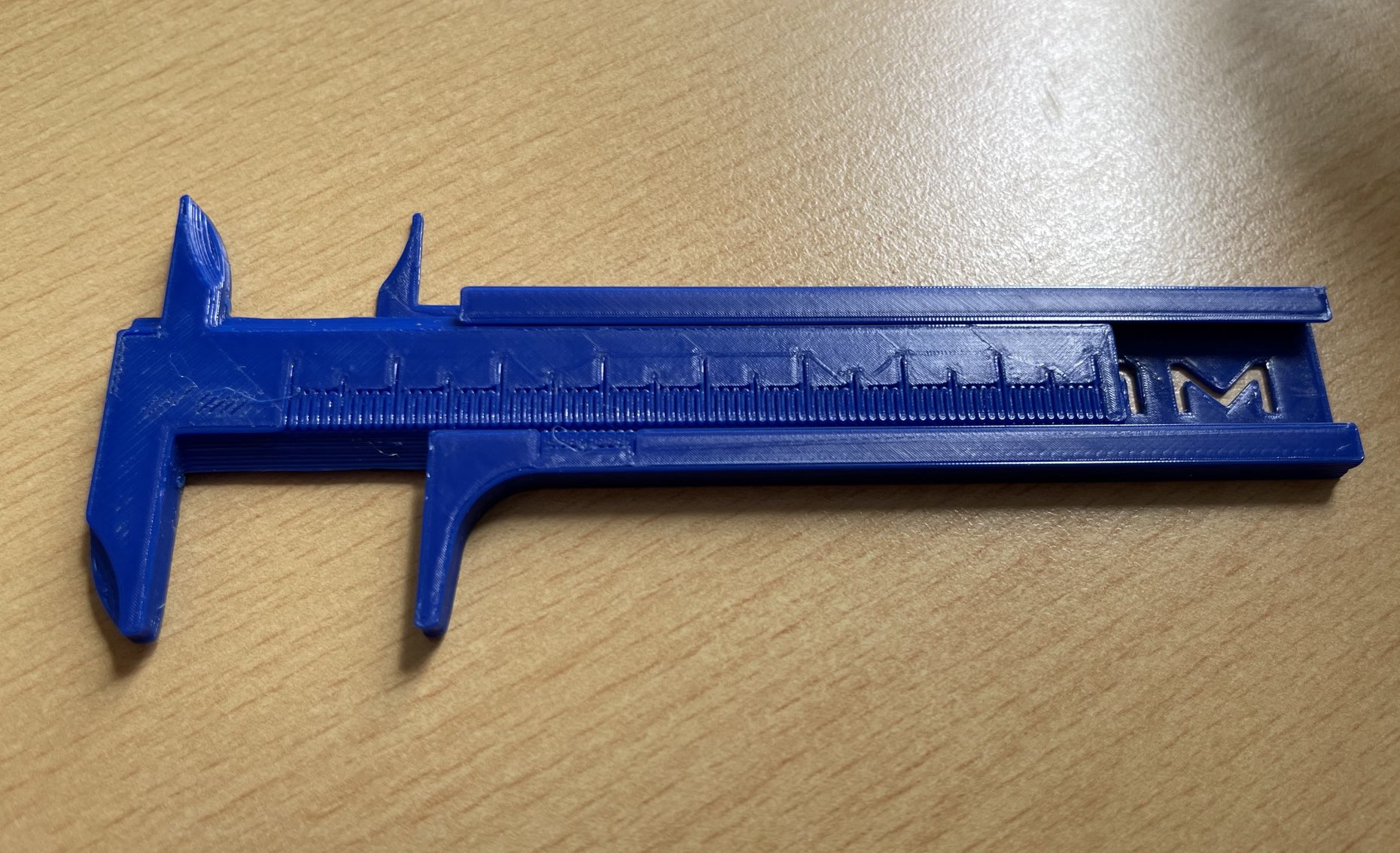 3D Printable Vernier Caliper by Maquina Engineering Studio