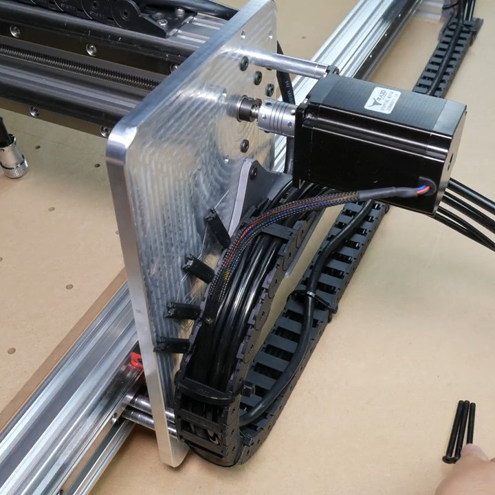 3D Printable Queenbee Y drag chain mounts by Josh