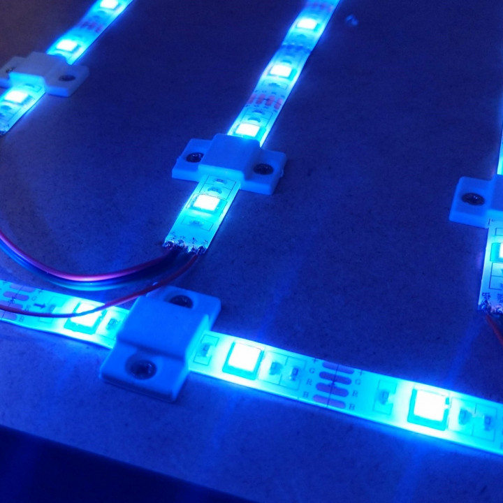 3D Printable Easy LED Strip Holder by Max Siebenschlaefer