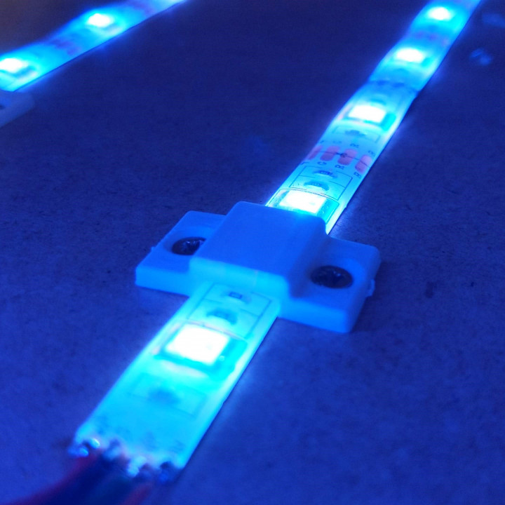3D Printable Easy LED Strip Holder by Max Siebenschlaefer