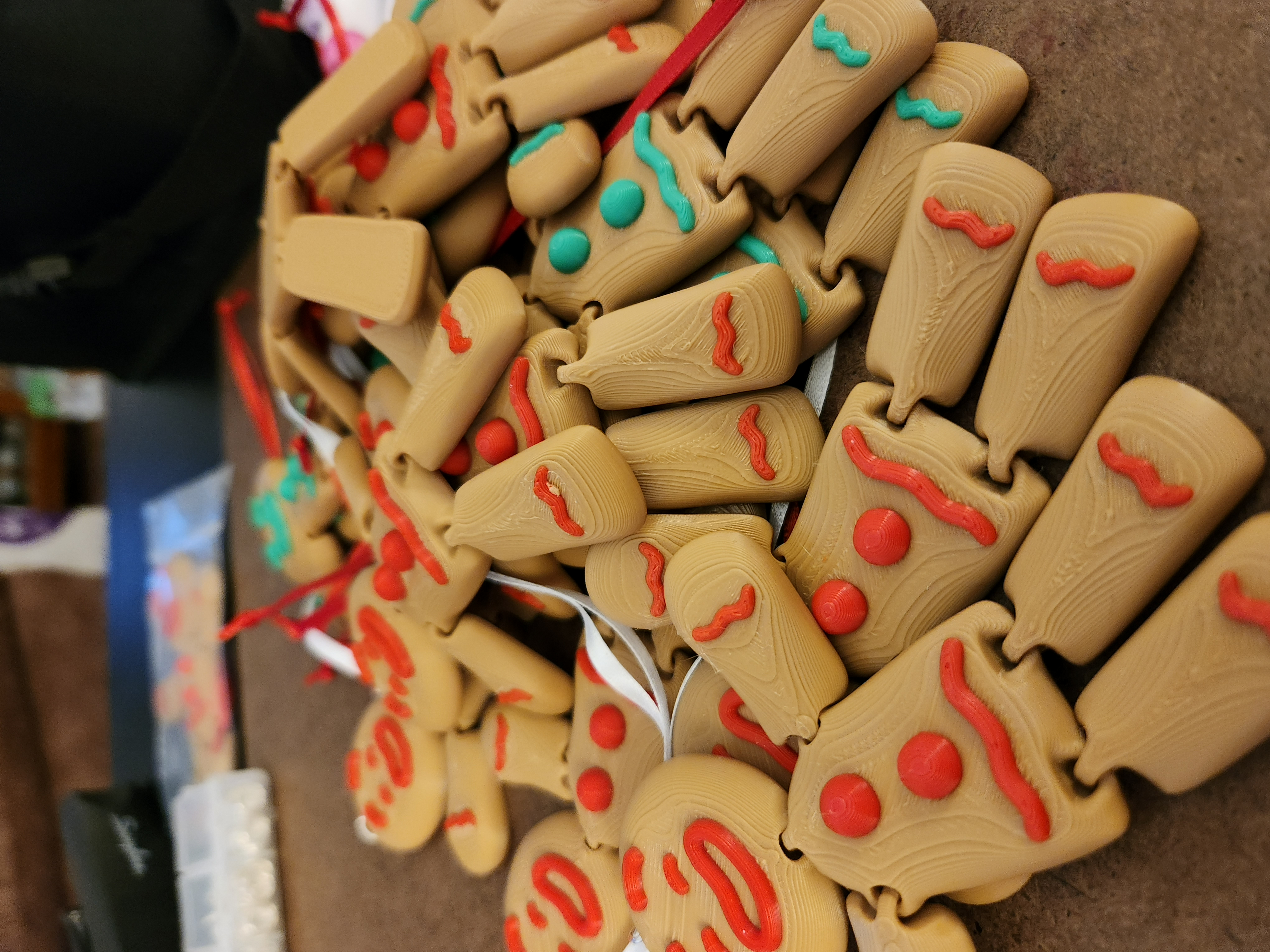 3D Printable Flexi Print-In-Place Gingerbread Man by Flexi Factory