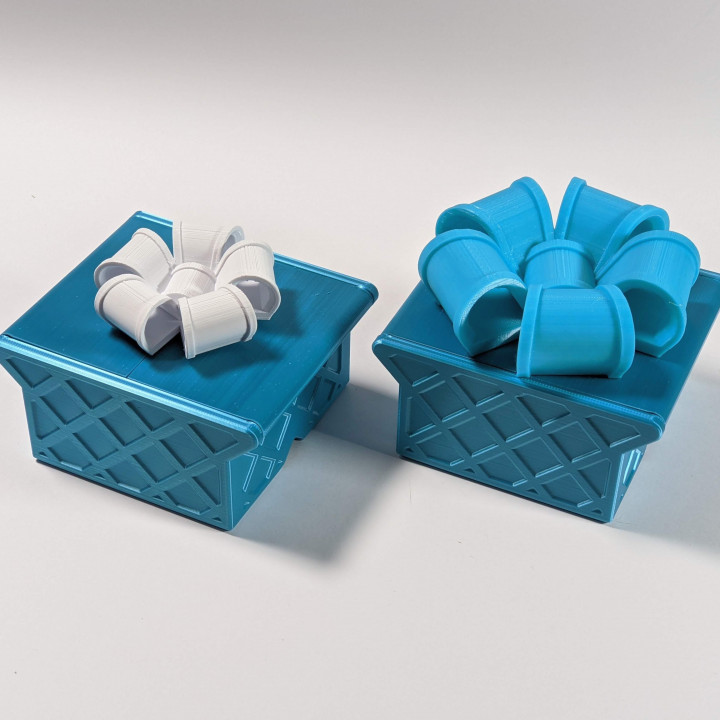 3D Printable Square Bow Gift Box by Clockspring