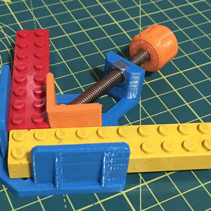 3D Printable 90 Degree Mini Corner Clamp by James Paz-Cundy