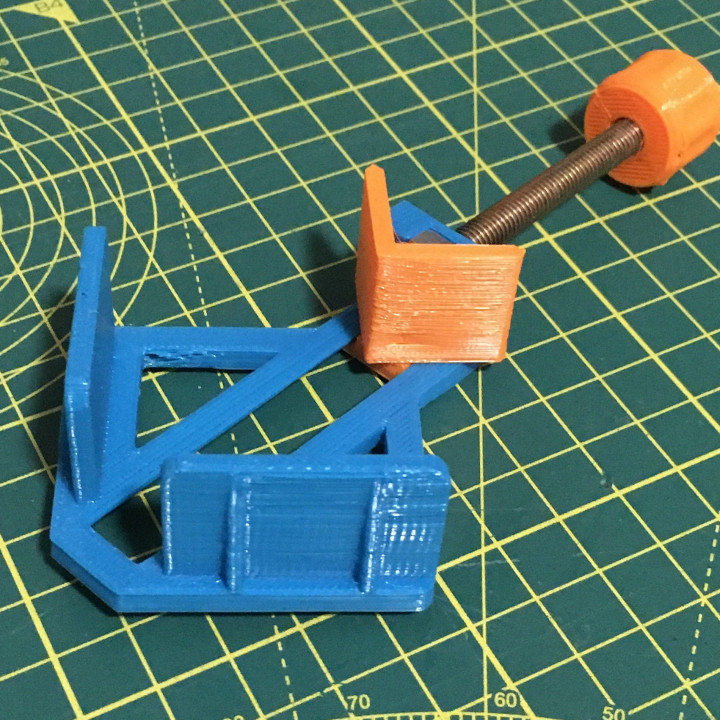 3D Printable 90 Degree Mini Corner Clamp by James Paz-Cundy