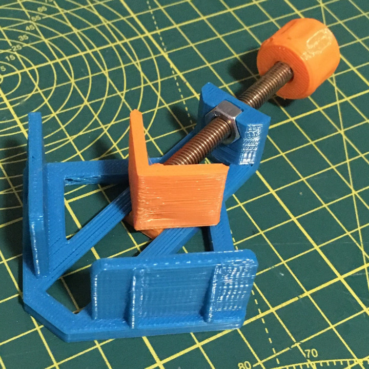 3D Printable 90 Degree Mini Corner Clamp by James Paz-Cundy