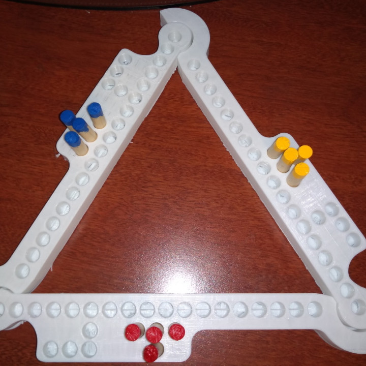 3D Printable Multiplayer flexible board game by Charlie Bess