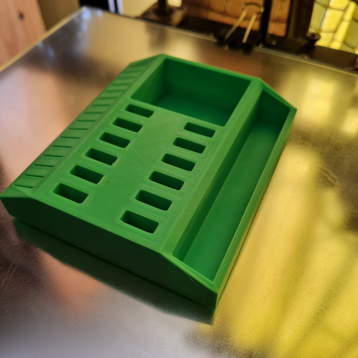 3D Printable Compact USB Holder by Fabián Isaac Quintanilla