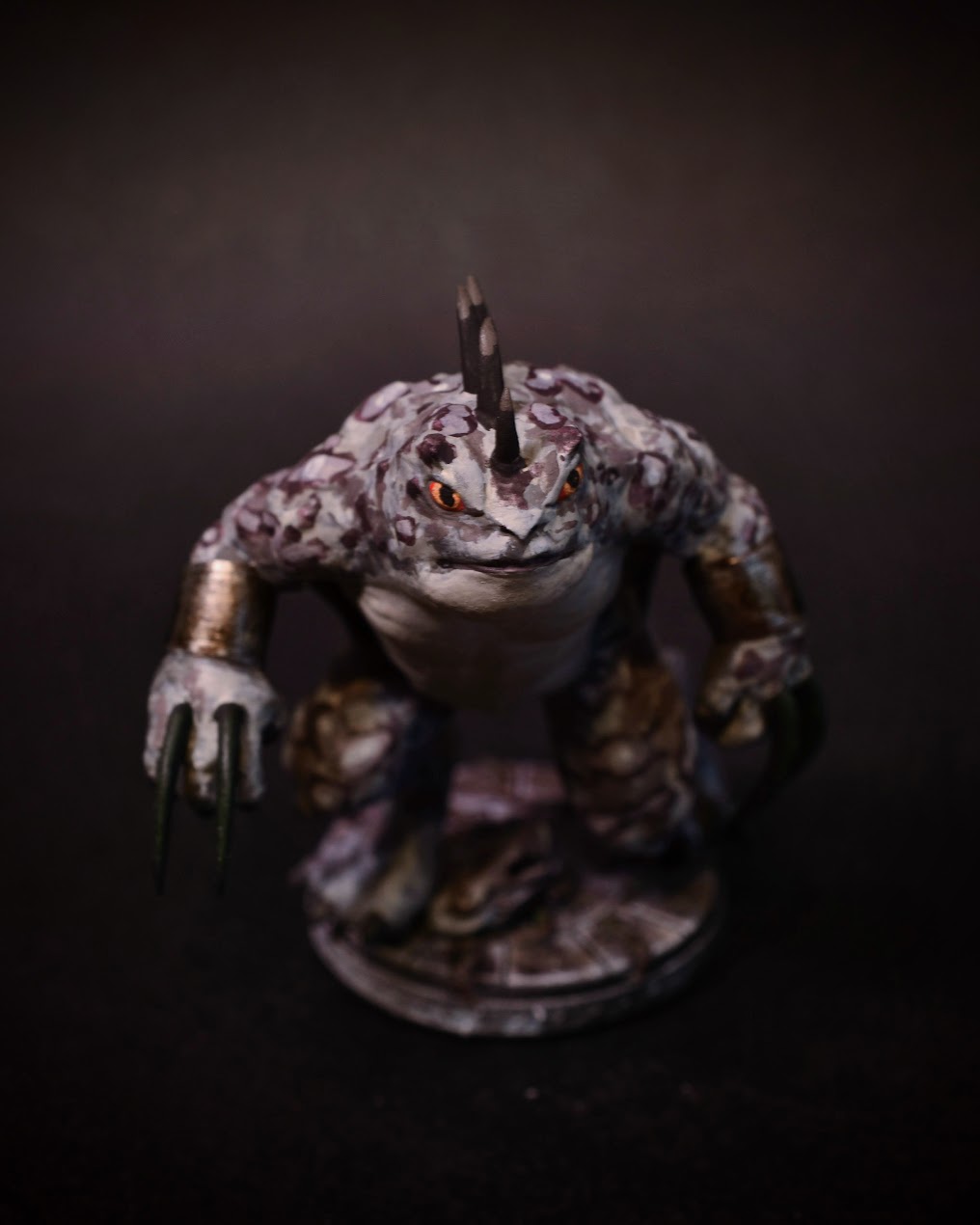 3D Printable Slaad (Gray) - Tabletop Miniature by Yasashii Kyojin Studio