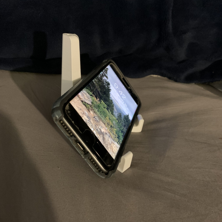 3D Printable Simple Phone Holder by Maximalian Kephart