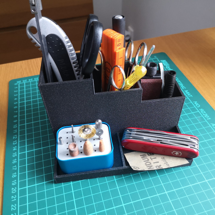 3D Printable Desk tool organizer by Lukas Juranek