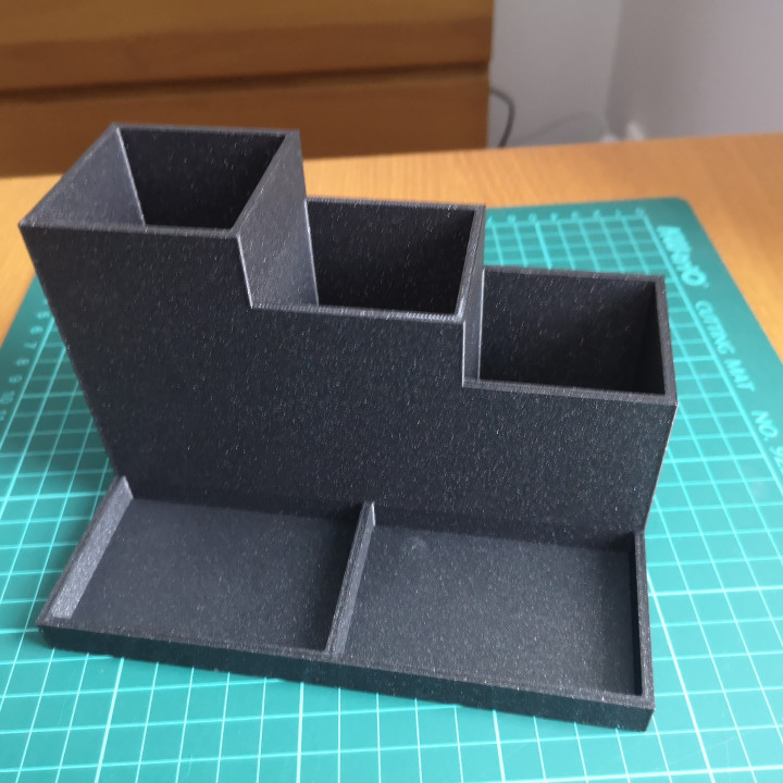 3D Printable Desk tool organizer by Lukas Juranek