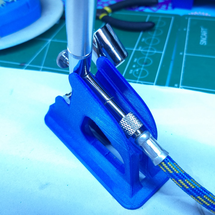 3D Printable Airbrush stand by Ricardo Kawada