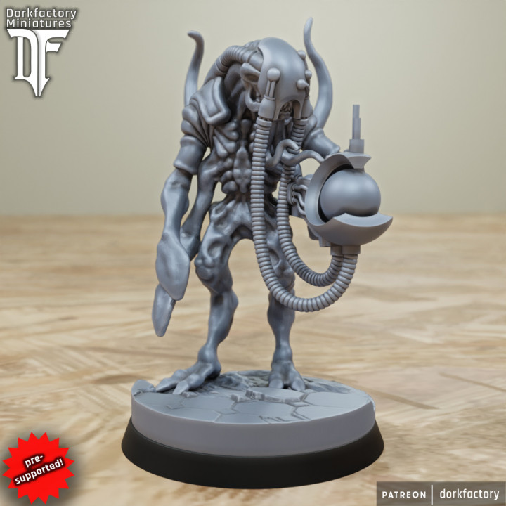 3D Printable Alien Scientist by Dorkfactory Miniatures