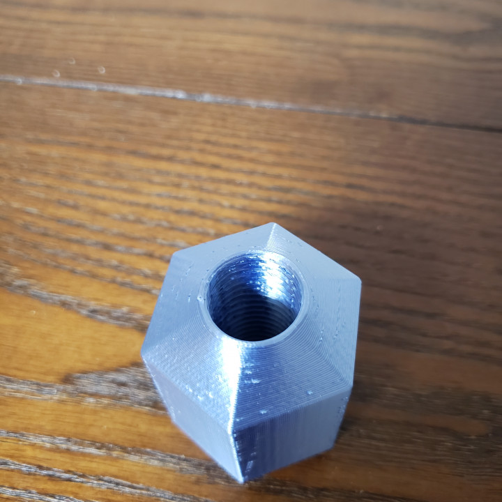 3D Printable Lug Nut Razor Holder by Jake Warner