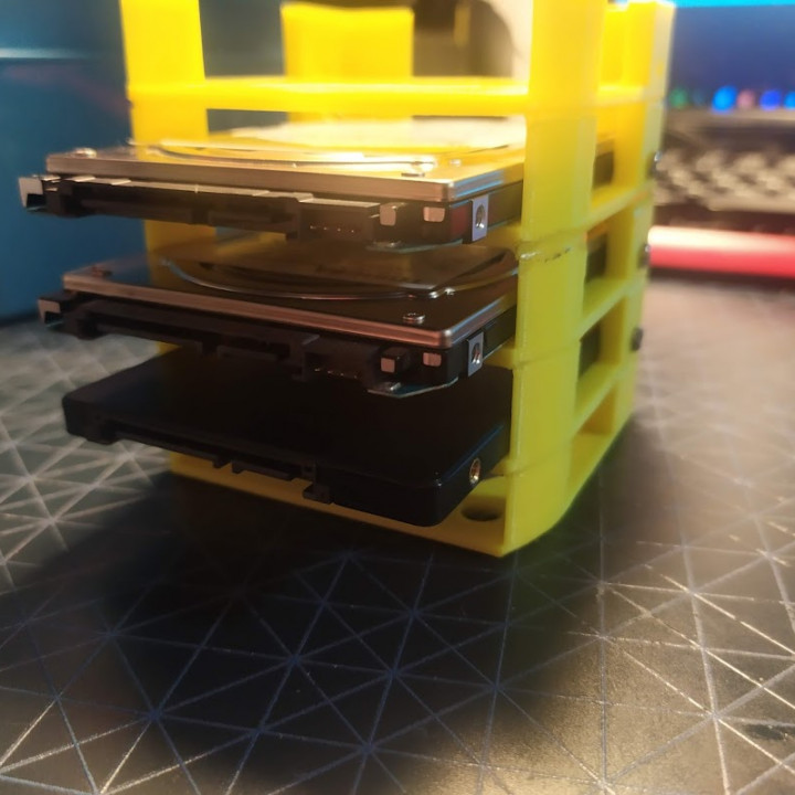 3D Printable A modular tray for 2.5 HDD/SDD by MauveFerret