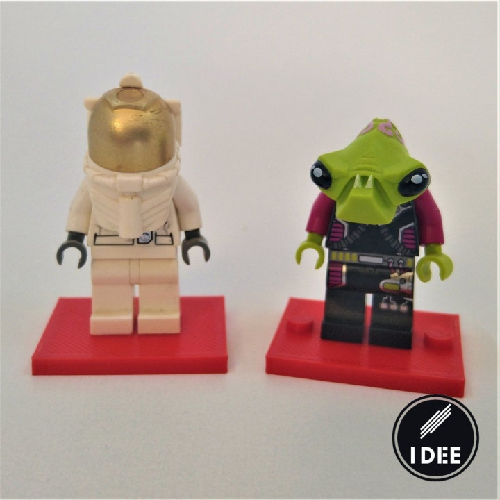 3D Printable Lego Minifigure Stand by Alex Torres