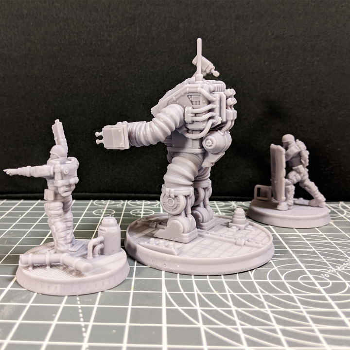 3D Printable Armoured Hard Suit - Dieselpunk Collection by Print Minis