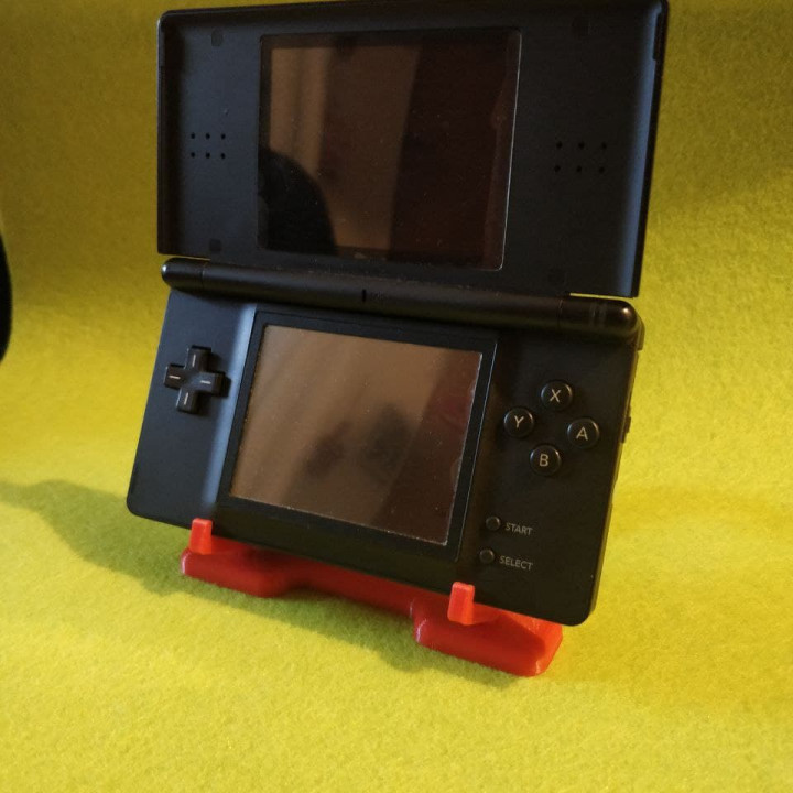 3D Printable Nintendo DS Lite Stand by Luca Pangaro