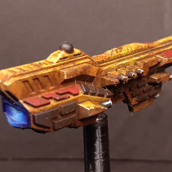 3D Printable Dustcrawler Heavy Cruiser Lindow by Christian Geißler