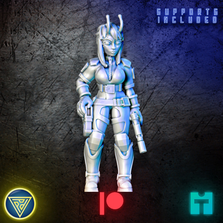 3D Printable Antennae Alien Pilot by Print Paint Play