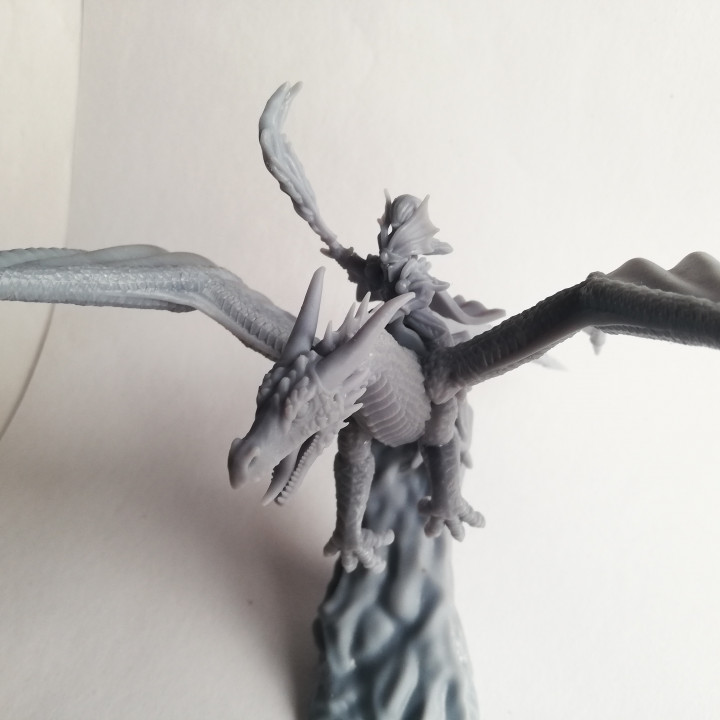 3D Printable The Elven Dragon King Miniature (28mm) by Juhász Gergely