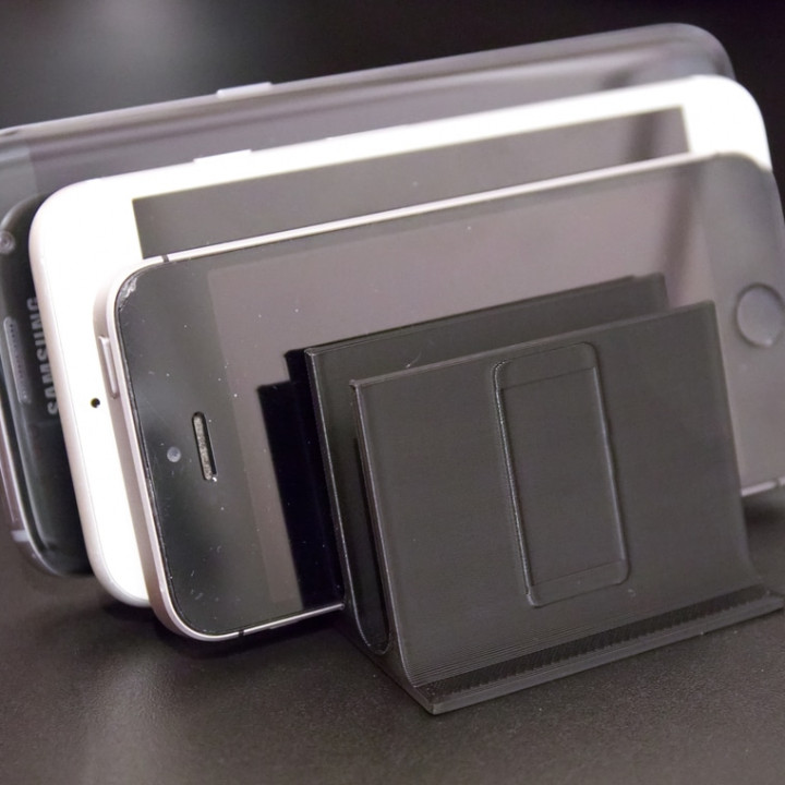3D Printable Smartphone Rack (for 4 Smartphones) by Carsten Braun
