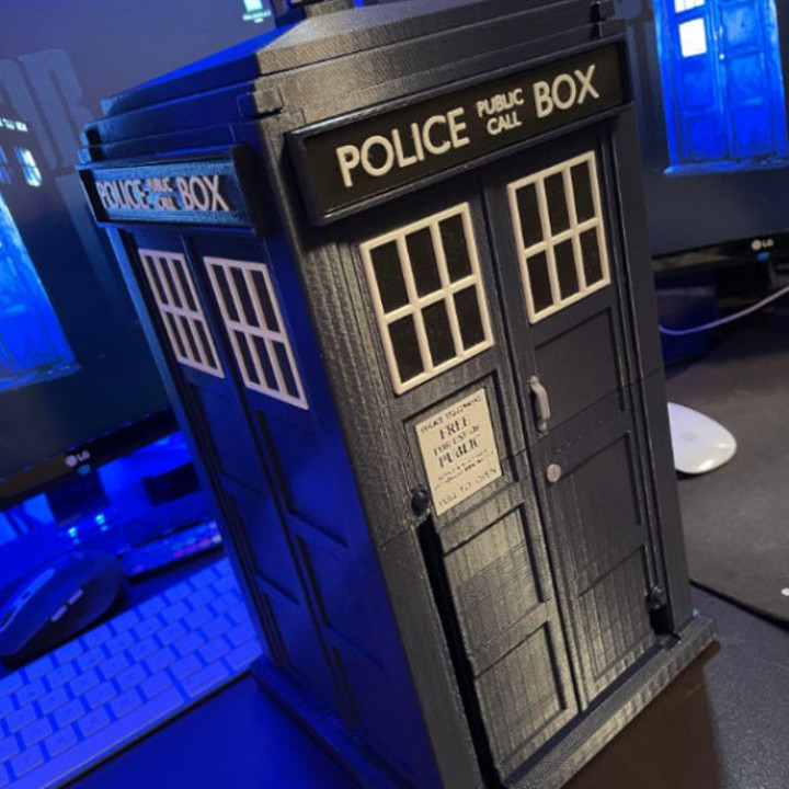 3D Printable Xbox Series X Tardis Cover by Josué Ayala