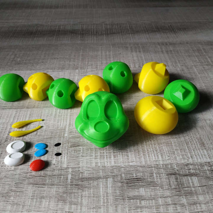 3D Printable worm pencil holder by Area 3d Studio