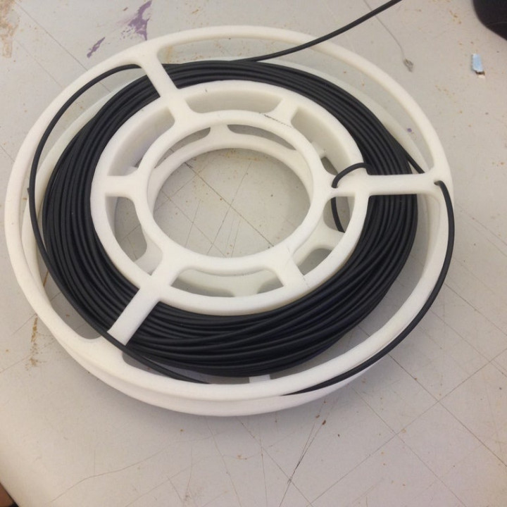 3D Printable Mini Spool by noamtsvi brightly