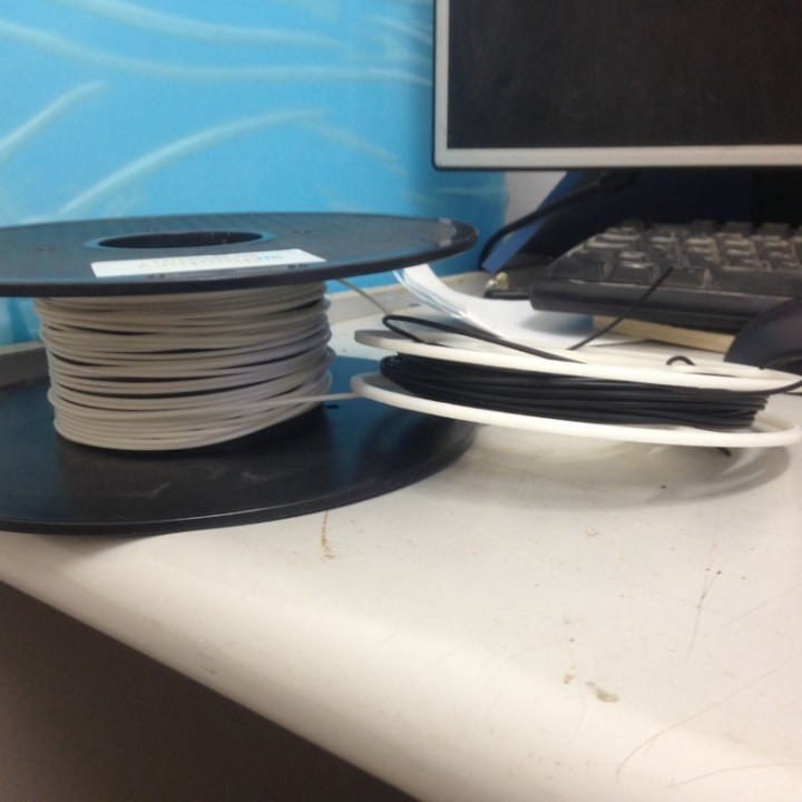 3D Printable Mini Spool by noamtsvi brightly