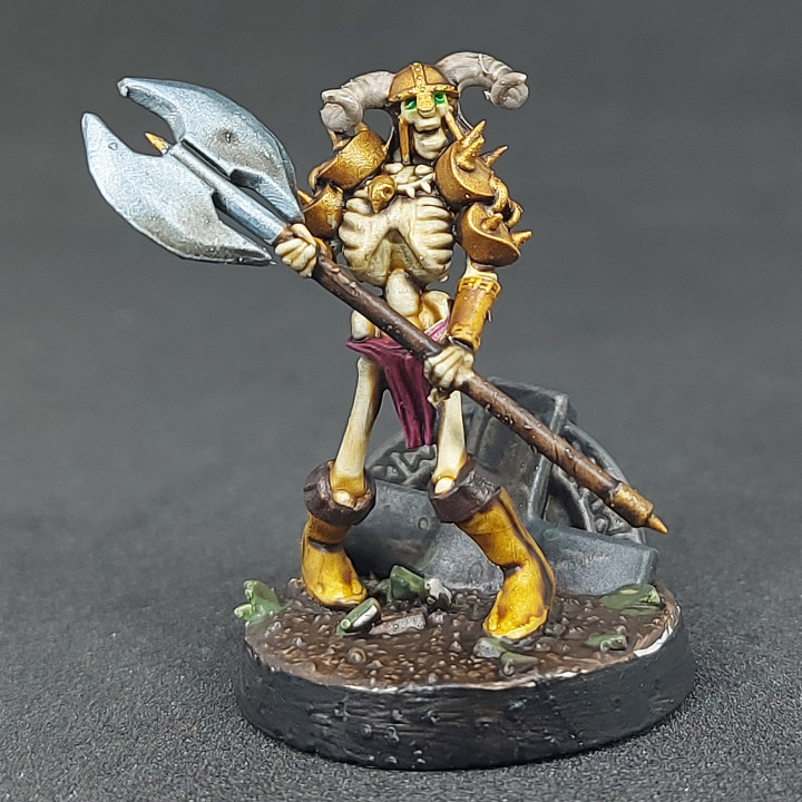 3D Printable Skeleton - Battle Axe Pre-Supported by ColossalMiniatures