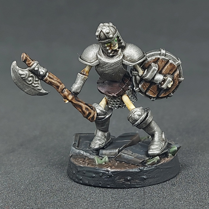 3D Printable Skeleton - Axe & Shield A, Pre-Supported by ColossalMiniatures