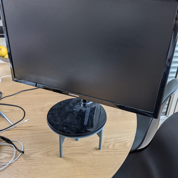 3D Printable Screen Stand by Ofek Shami-Schnitzer