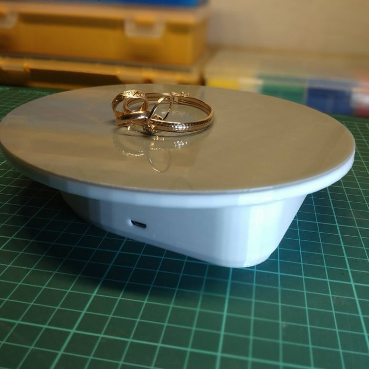 3D Printable 360° ROTATING DISPLAY STAND by Aleksandr Aleksandrov