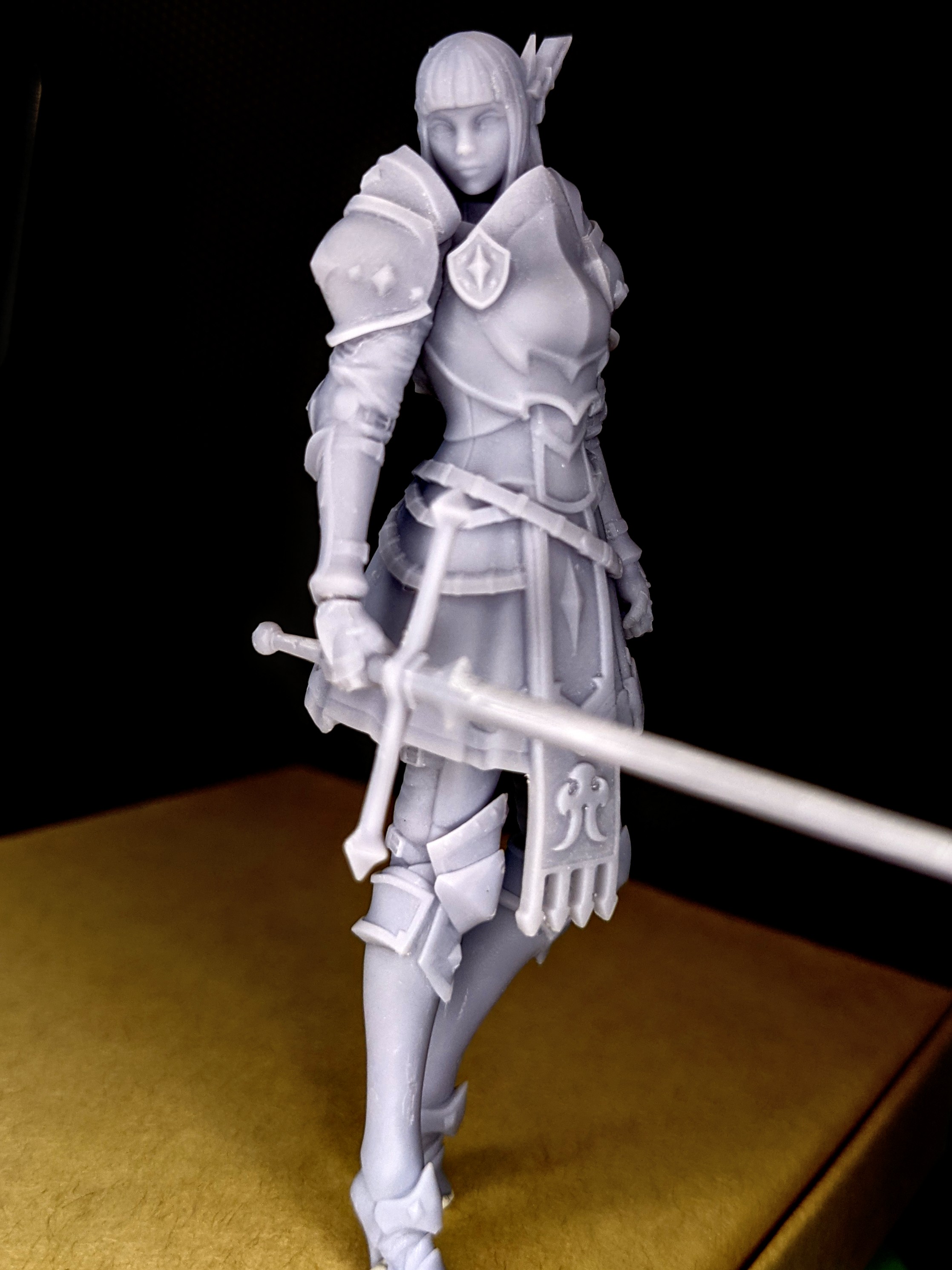 3D Printable Crystal - 75mm - Female knight - DnD by RN Estudio