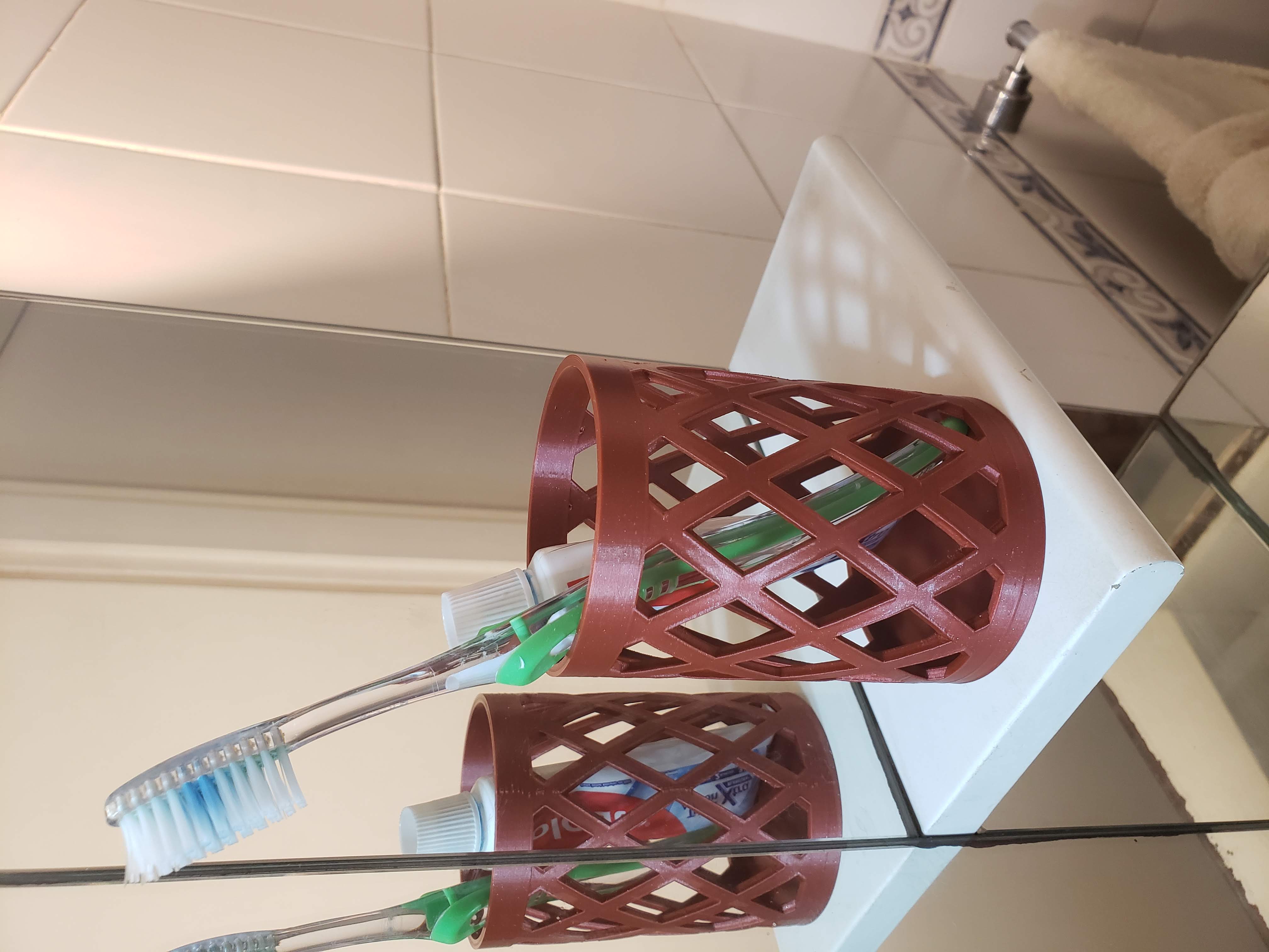 3D Printable Toothbrush Holder by Gabriel Oyarzabal