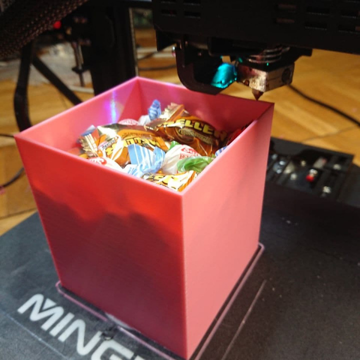 3D Printable Candy Box by Irenica