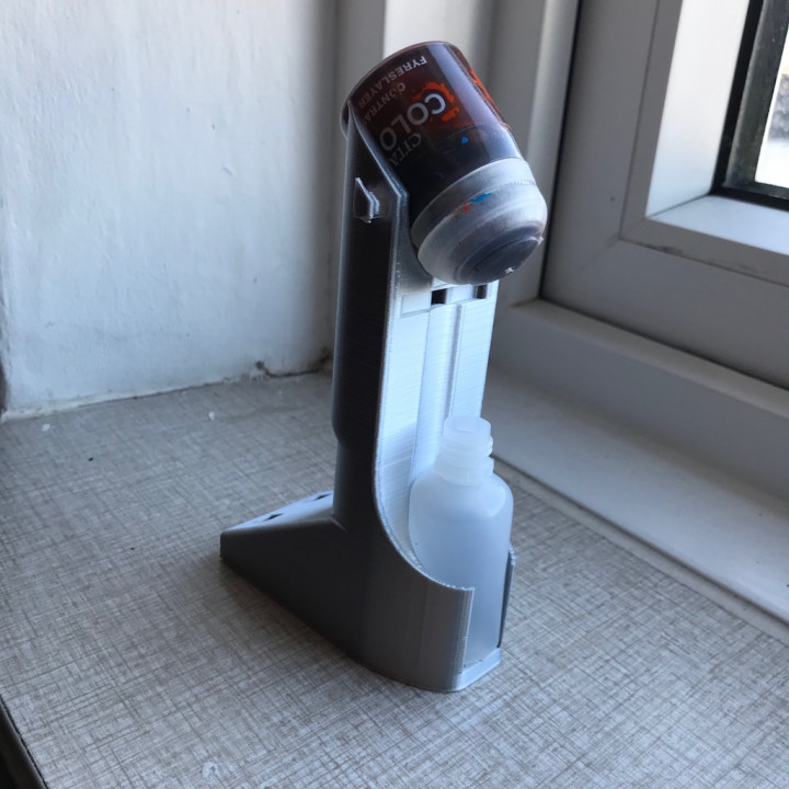 3D Printable Paint to droppers by Jonathan Birk Rasmussen