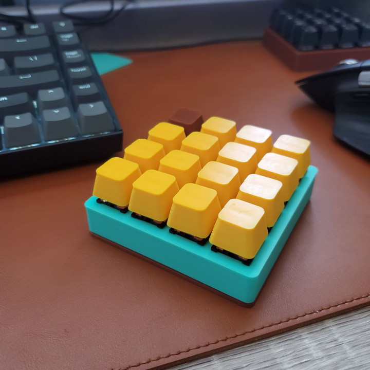 3D Printable 4x4 Macropad by Matthew