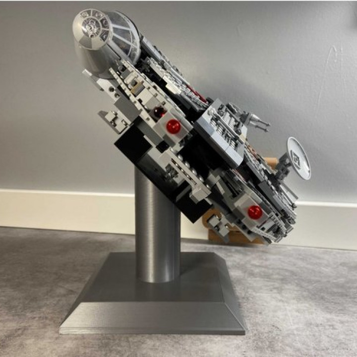3D Printable Stand for Lego Millennium Falcon 75257 by CANAVESE DANIEL